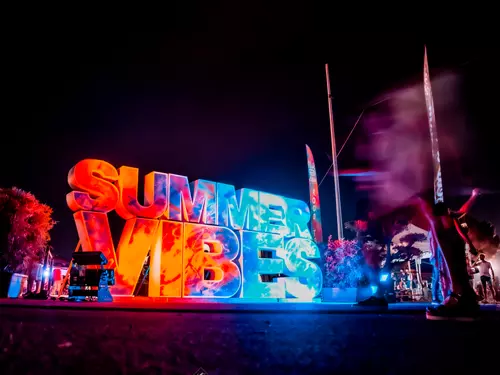Le Summer Vibes va électriser les foules ! - Ville de Fréjus